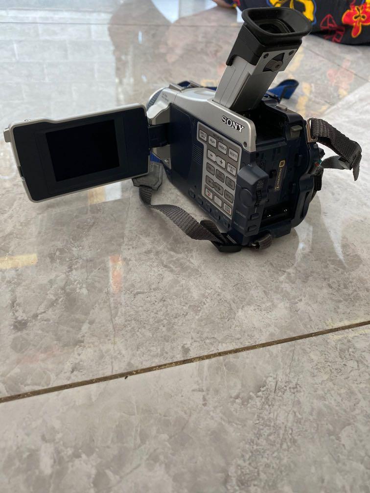 SONY handycam DCR TRV-18E Camcorder, Photography, Cameras on Carousell