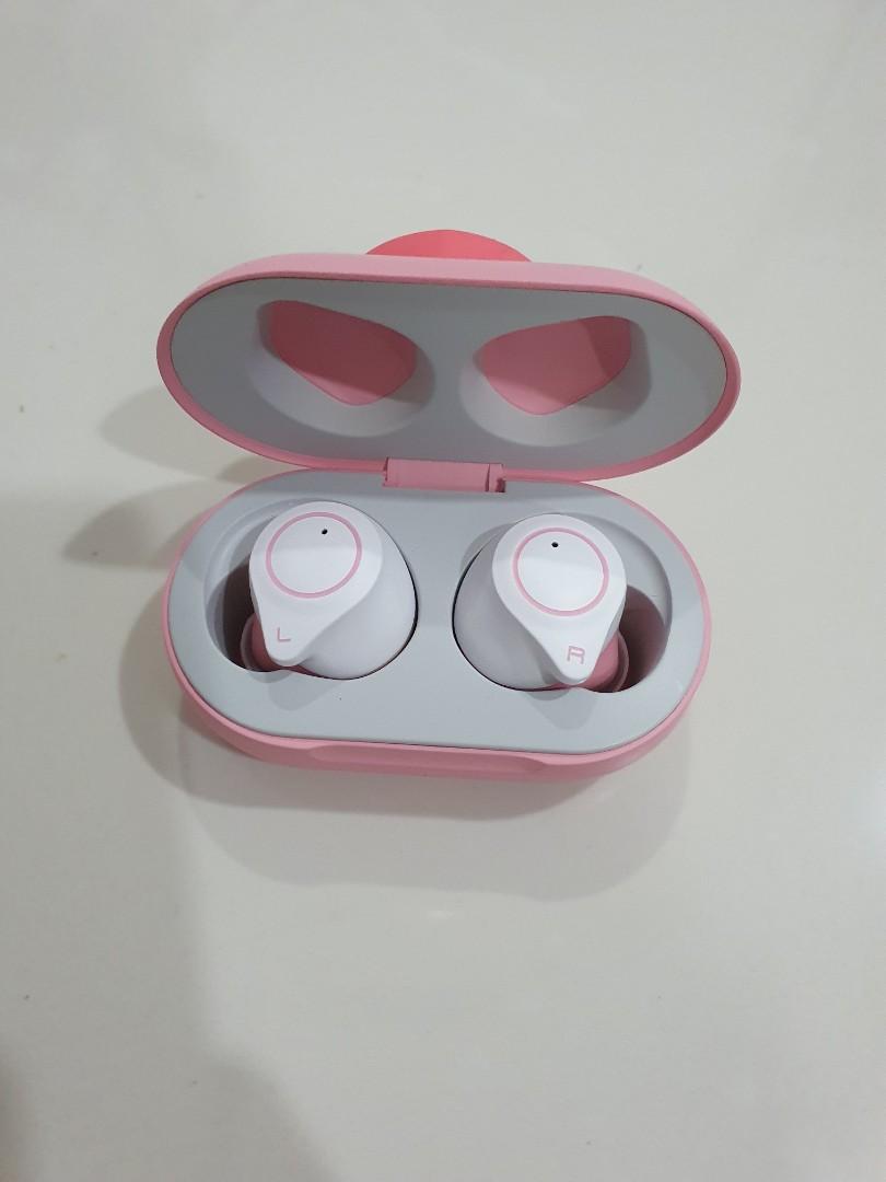 BT21 x Royce Baby Bluetooth Earbuds - Tata, Electronics, Audio on Carousell