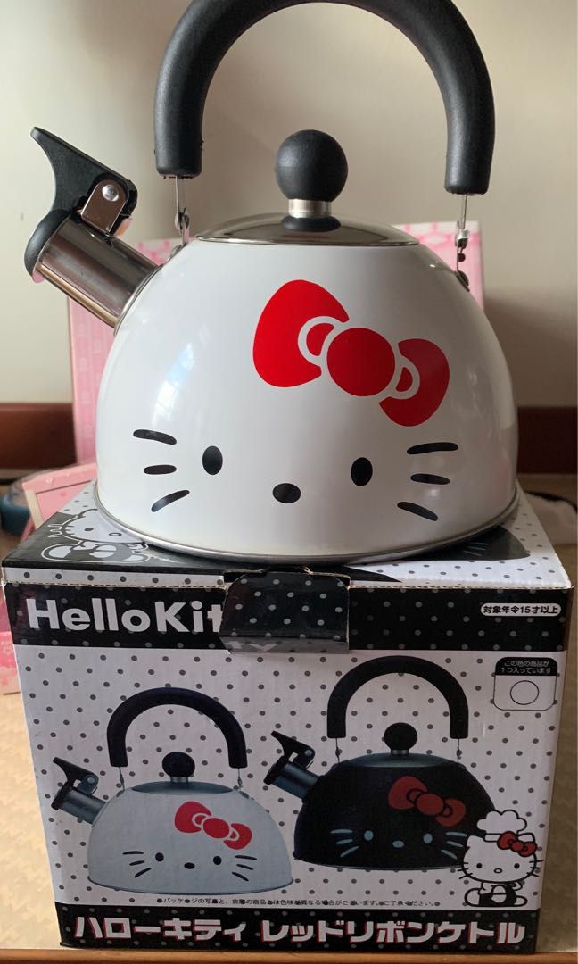 Original hello kitty kettle, Home Appliances, Kitchenware on Carousell