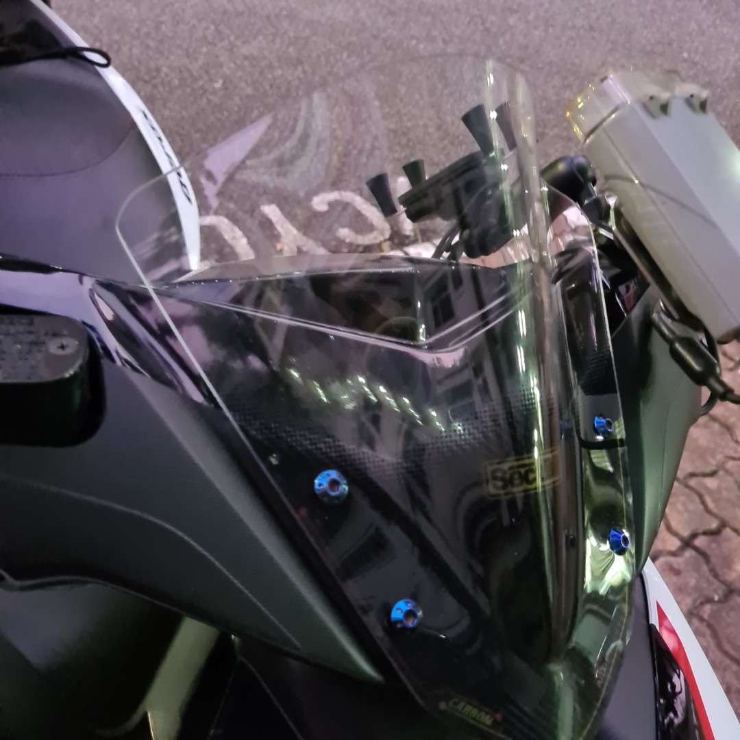 Aerox windshield sectbill, Motorcycles, Motorcycle Accessories on Carousell
