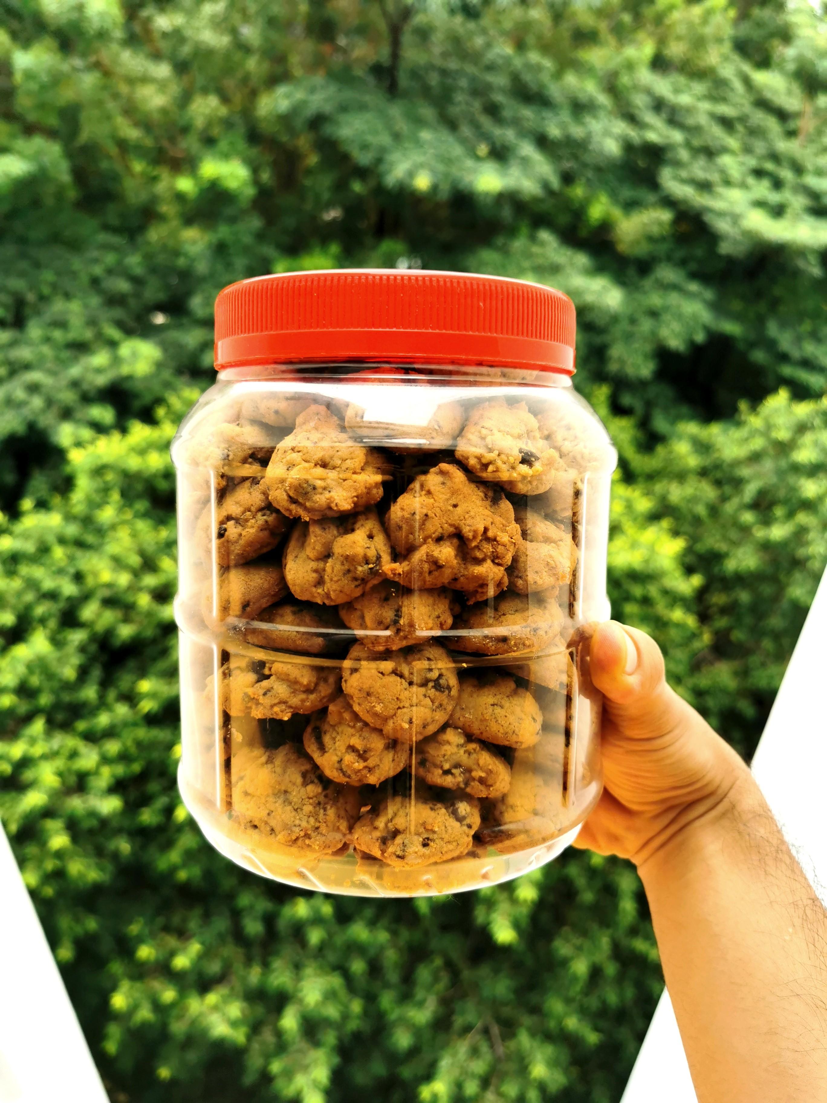 (HALAL) Chocolate Chip Cookies, Food & Drinks, Homemade Bakes on Carousell
