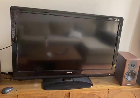 Philips LCD TV 42 inch - as good as new!, TV & Home Appliances, TV ...