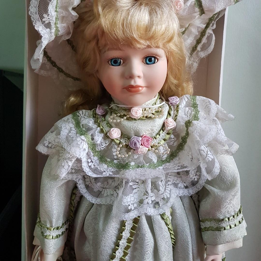The Porcelain Doll Collection for American Greetings [Elizabeth ...
