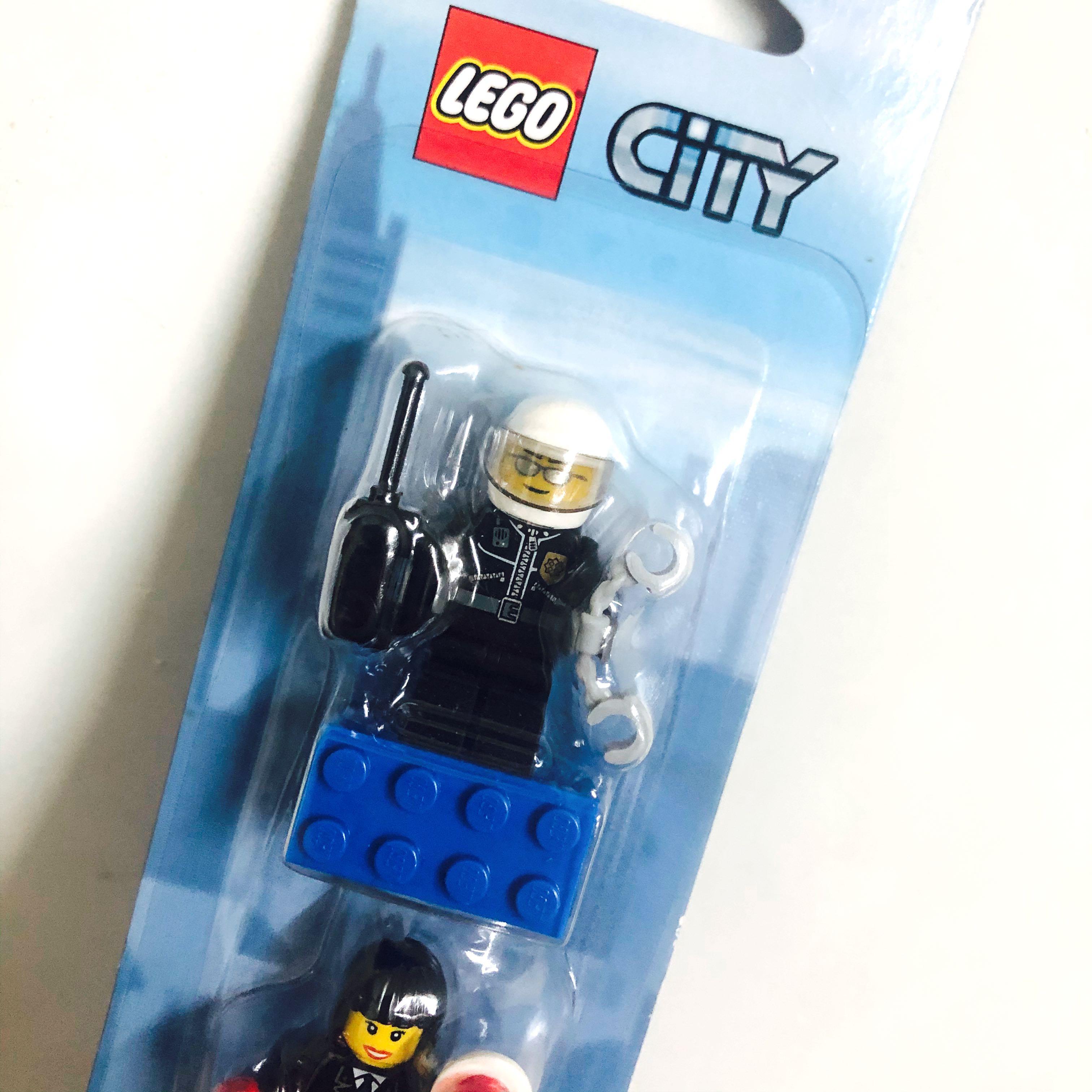 [全新] Lego CITY 系列磁石 ⬞⸋ LEGO MAGNETS, 興趣及遊戲, 玩具 & 遊戲類 - Carousell