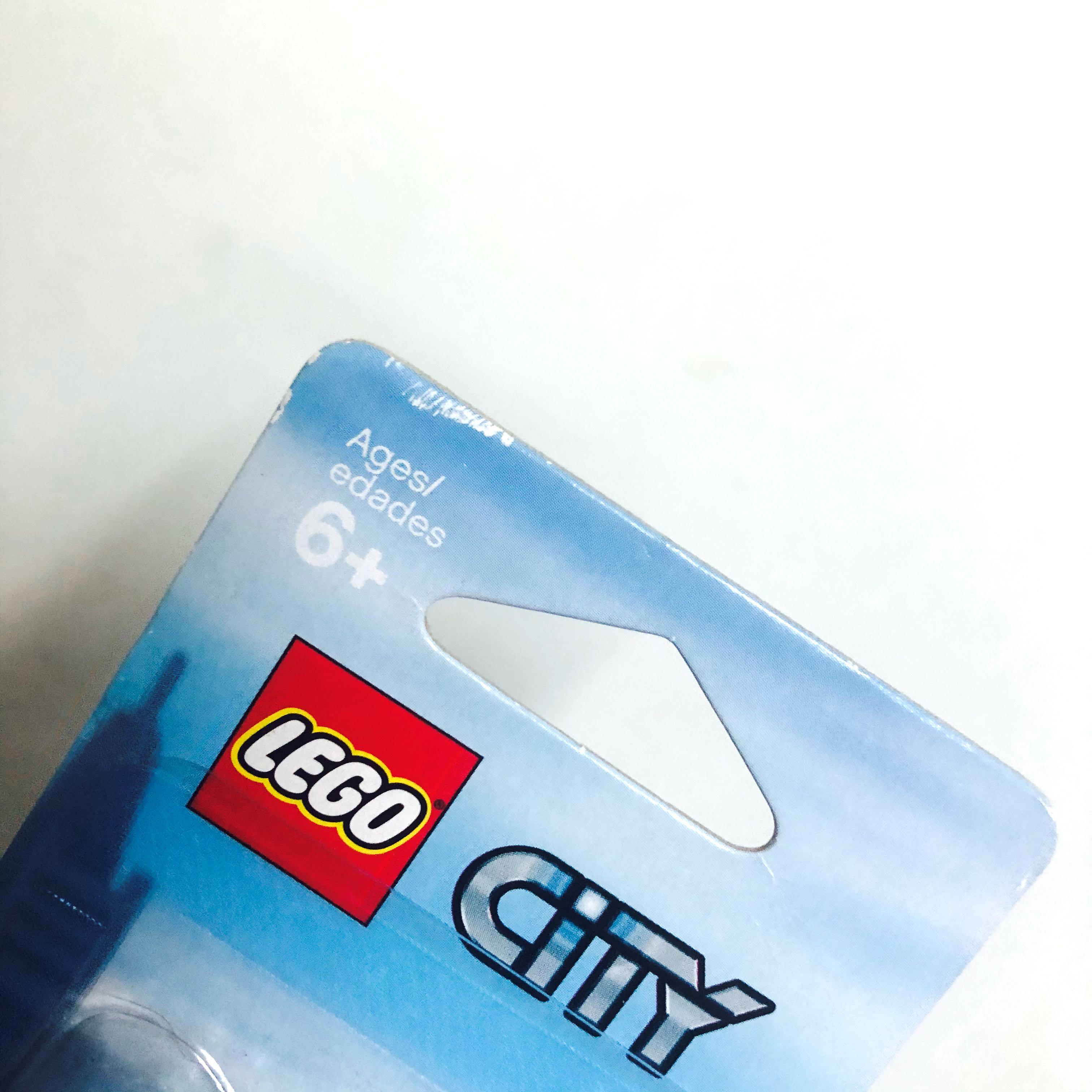 [全新] Lego CITY 系列磁石 ⬞⸋ LEGO MAGNETS, 興趣及遊戲, 玩具 & 遊戲類 - Carousell