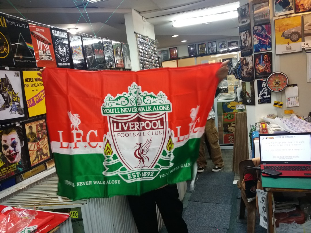 LIVERPOOL BENDERA, Sports Equipment, Sports & Games, Racket & Ball ...