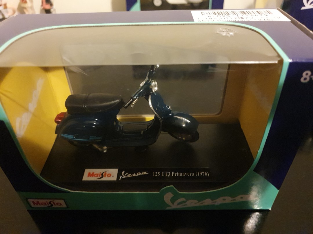 Vespa die-cast 1:18 scale model figurine, Hobbies & Toys, Toys & Games ...