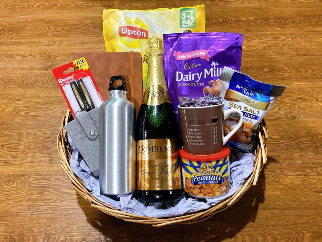 Farewell hamper (for men), Hobbies & Toys, Stationery & Craft ...