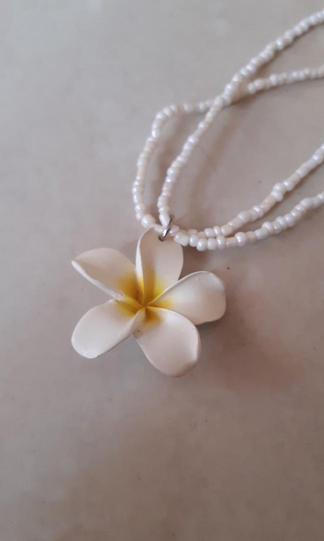 Hawaiian Flower Necklace, Women's Fashion, Jewelry & Organisers ...