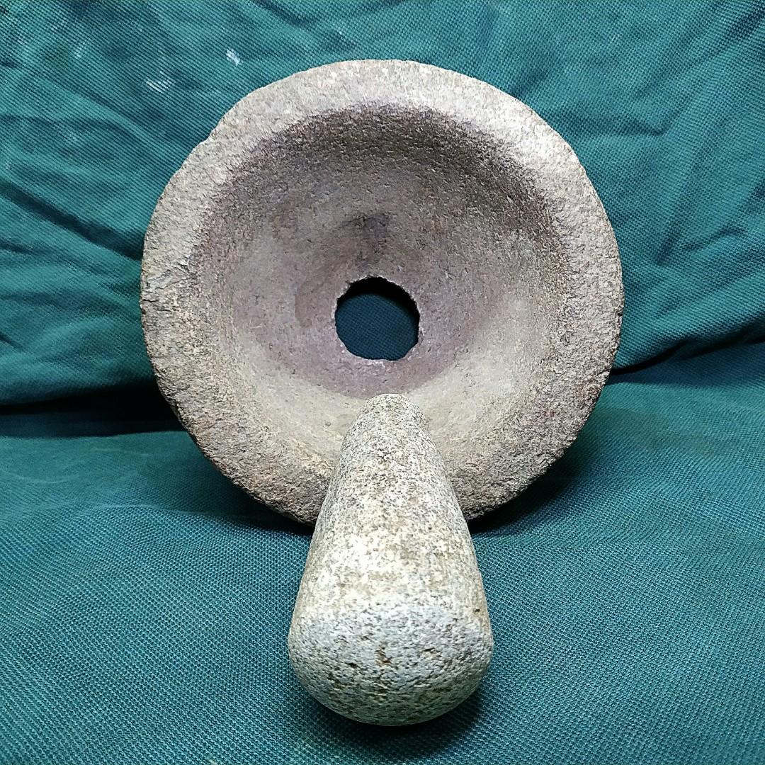 Antik Lesung batu berlubang, Furniture & Home Living, Home Decor, Vases ...