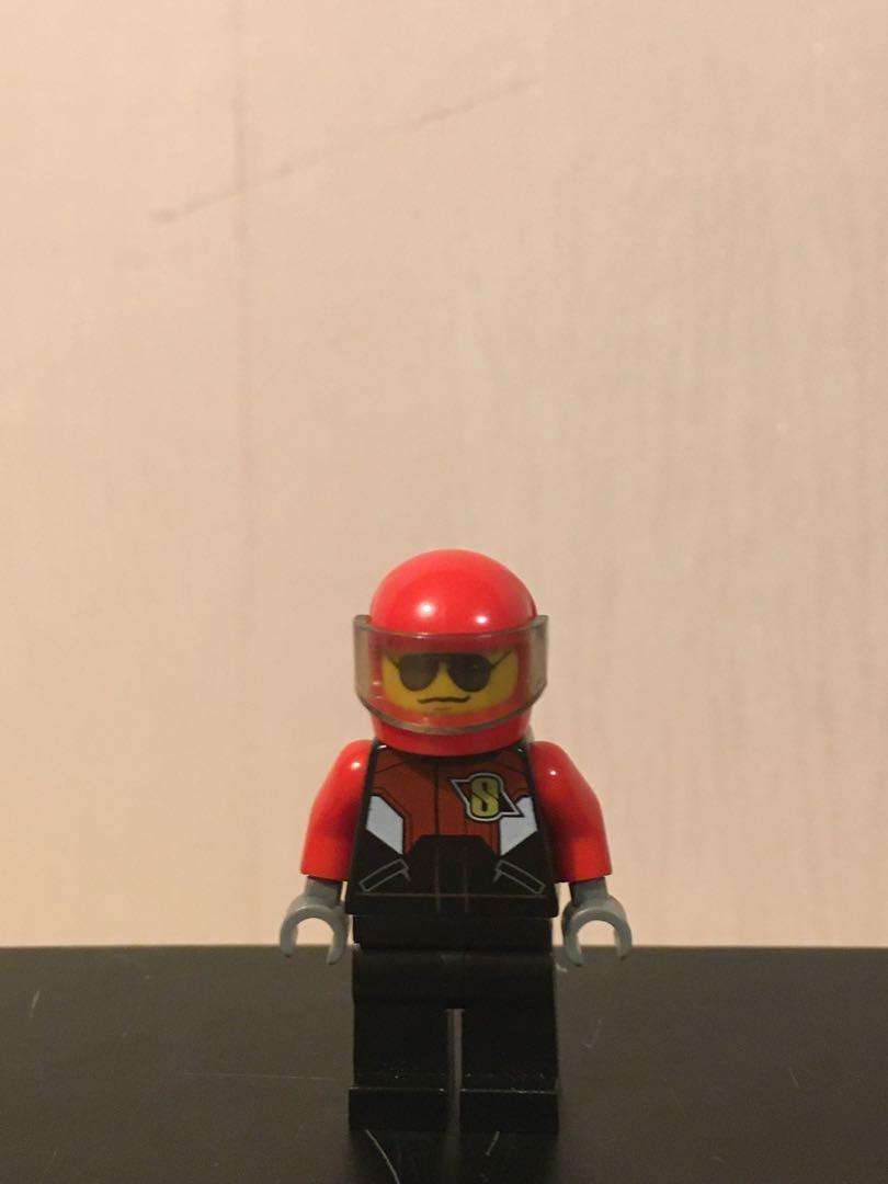 Lego minifigure pilot, 興趣及遊戲, 玩具 & 遊戲類 - Carousell