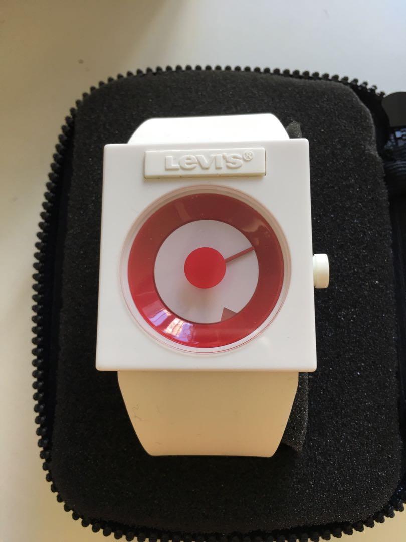 Levi’s watch / 手錶, 女裝, 手袋及銀包, 銀包、卡片套 - Carousell