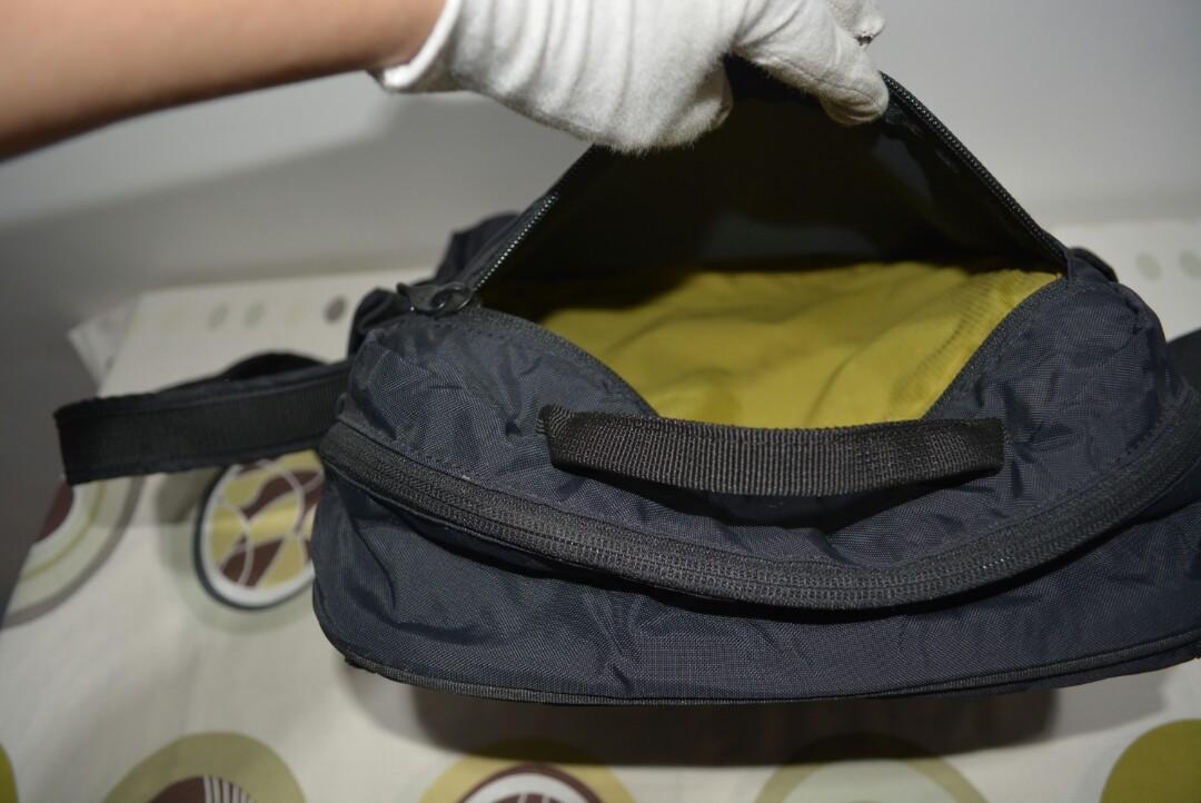 PacSafe RFID MetroSafe 300 GII, Men's Fashion, Bags, Backpacks on Carousell