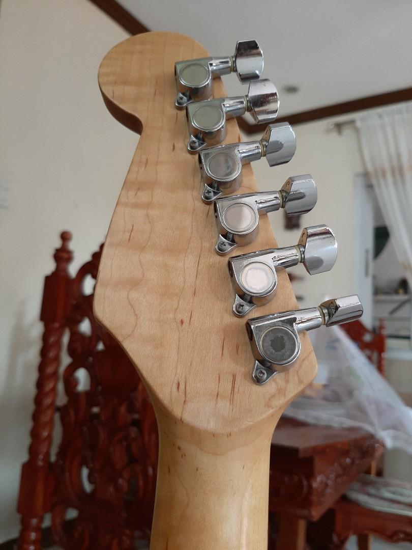 Photogenic electric guitar, Hobbies & Toys, Music & Media, CDs & DVDs ...