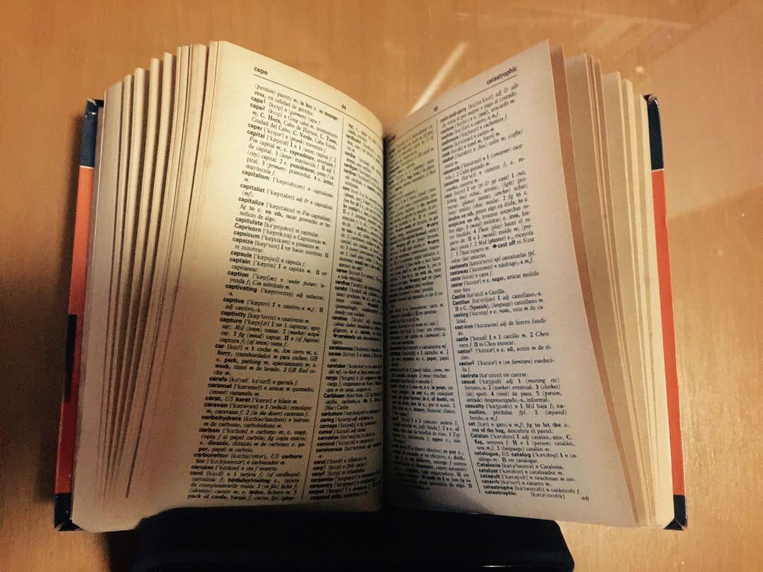 Spanish Dictionary 📖, Hobbies & Toys, Books & Magazines, Textbooks on Carousell