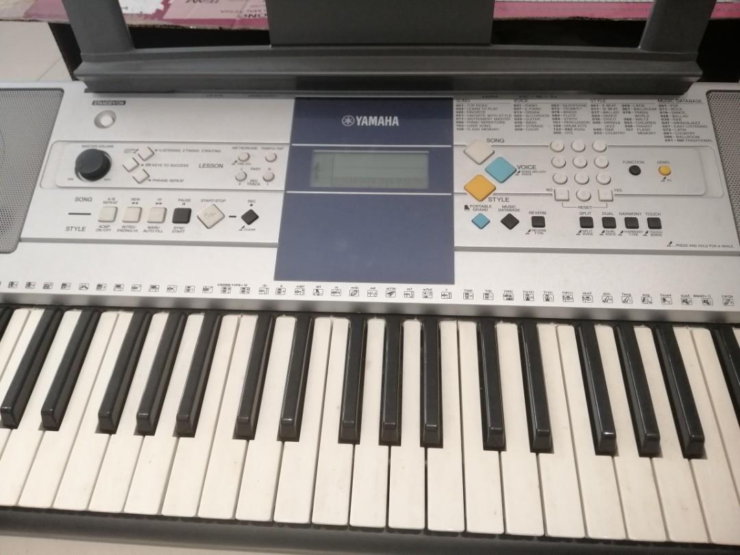 Yamaha PSR-E323 61-key Touch Sensitive Portable Keyboard (Adapter included!), Music & Media ...