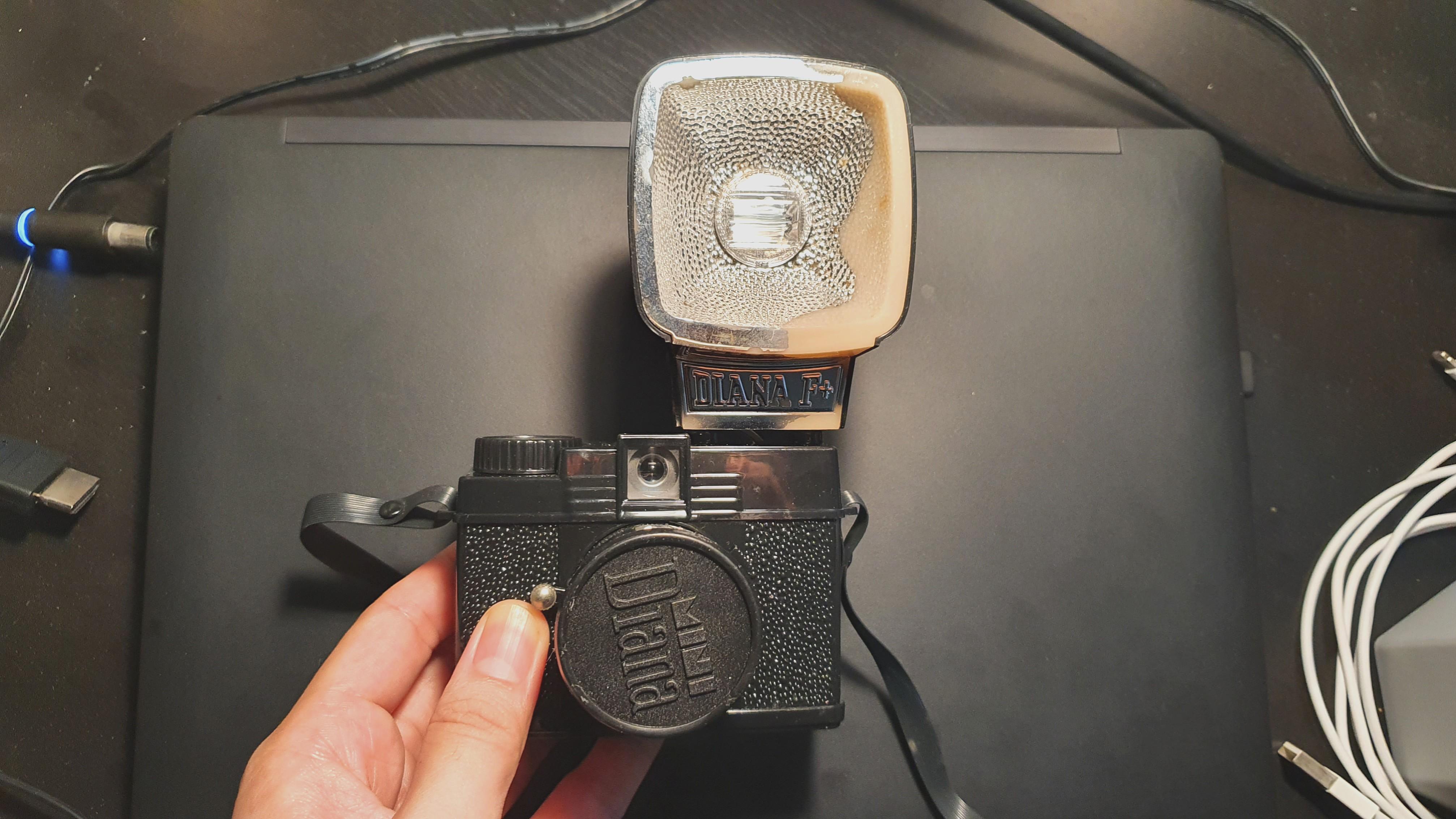 Diana Mini and Flash Petite Noire 35mm film camera, Photography ...