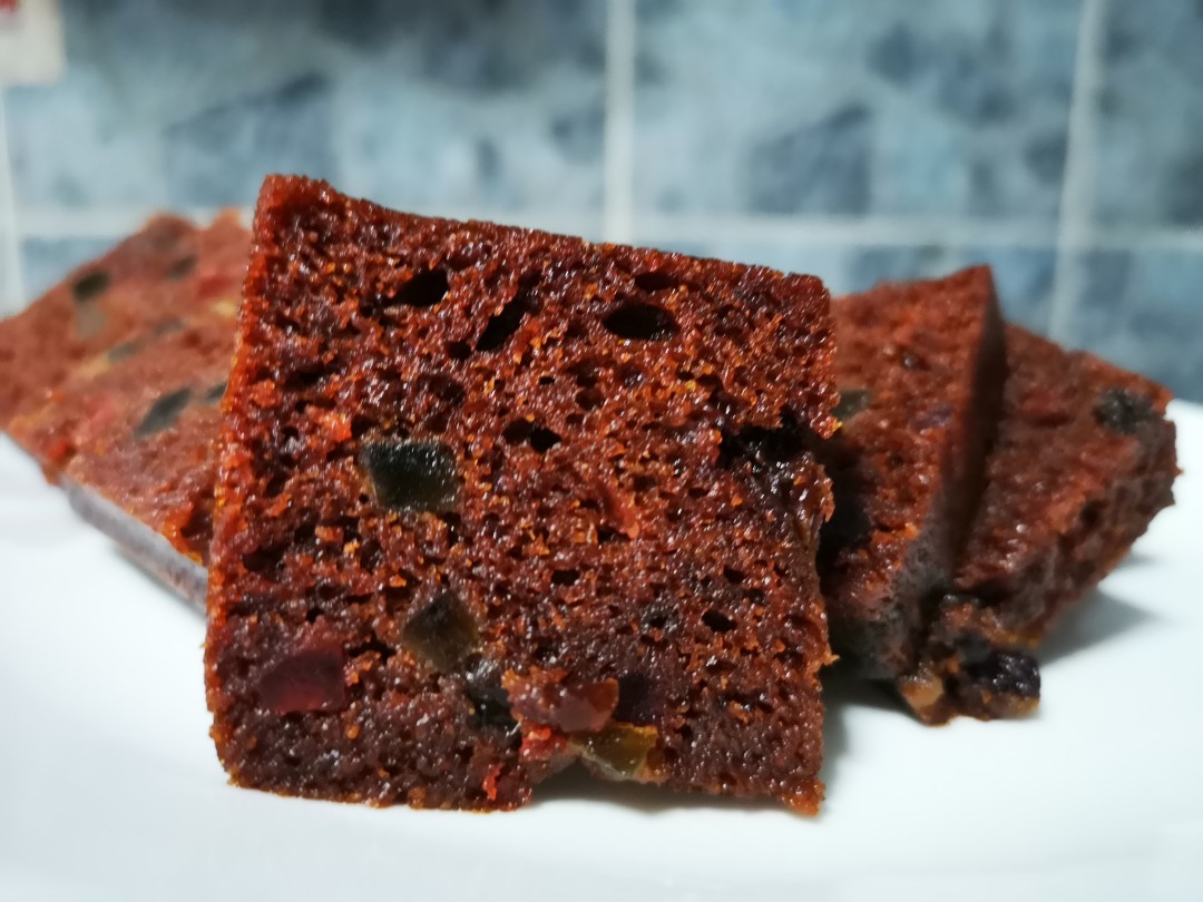 Kek kukus, fruit cakes, Food & Drinks, Homemade Bakes on Carousell