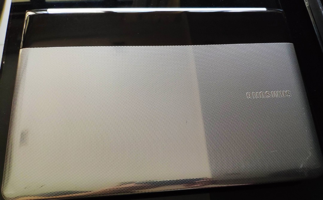 Samsung 14 inch, i5-2410M 2.3Ghz, 4GB RAM, 640GB HDD, HBL laptop, win 7 ...