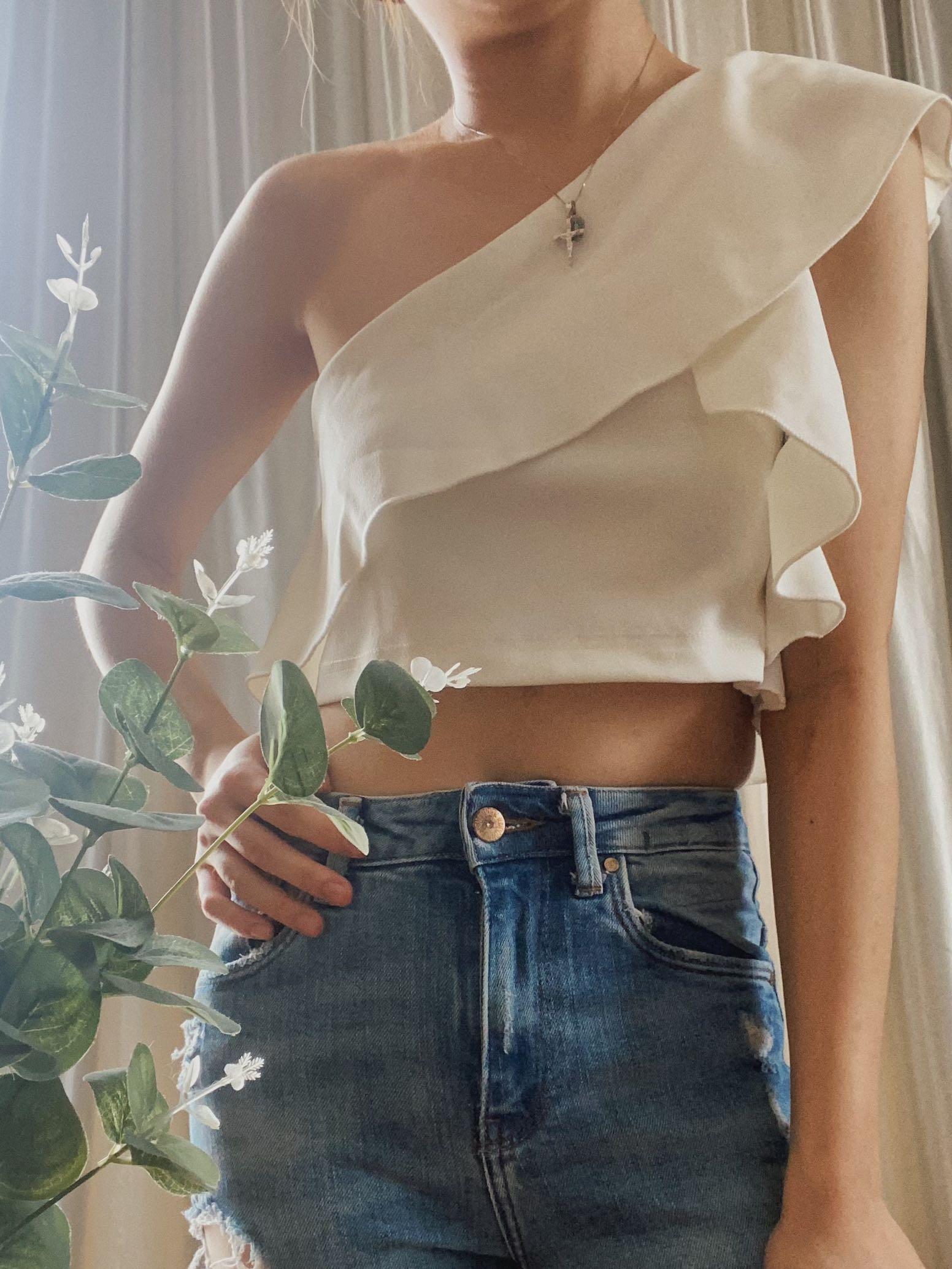 Ttr white toga top, Women's Fashion, Tops, Sleeveless on Carousell