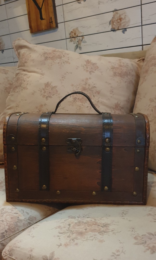 Mini Baul, Furniture & Home Living, Furniture, TV Consoles on Carousell