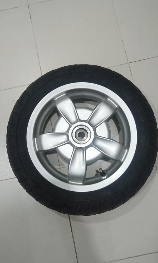 Vespa Primervea rear wheel/rim with tyre, Motorcycles, Motorcycle ...