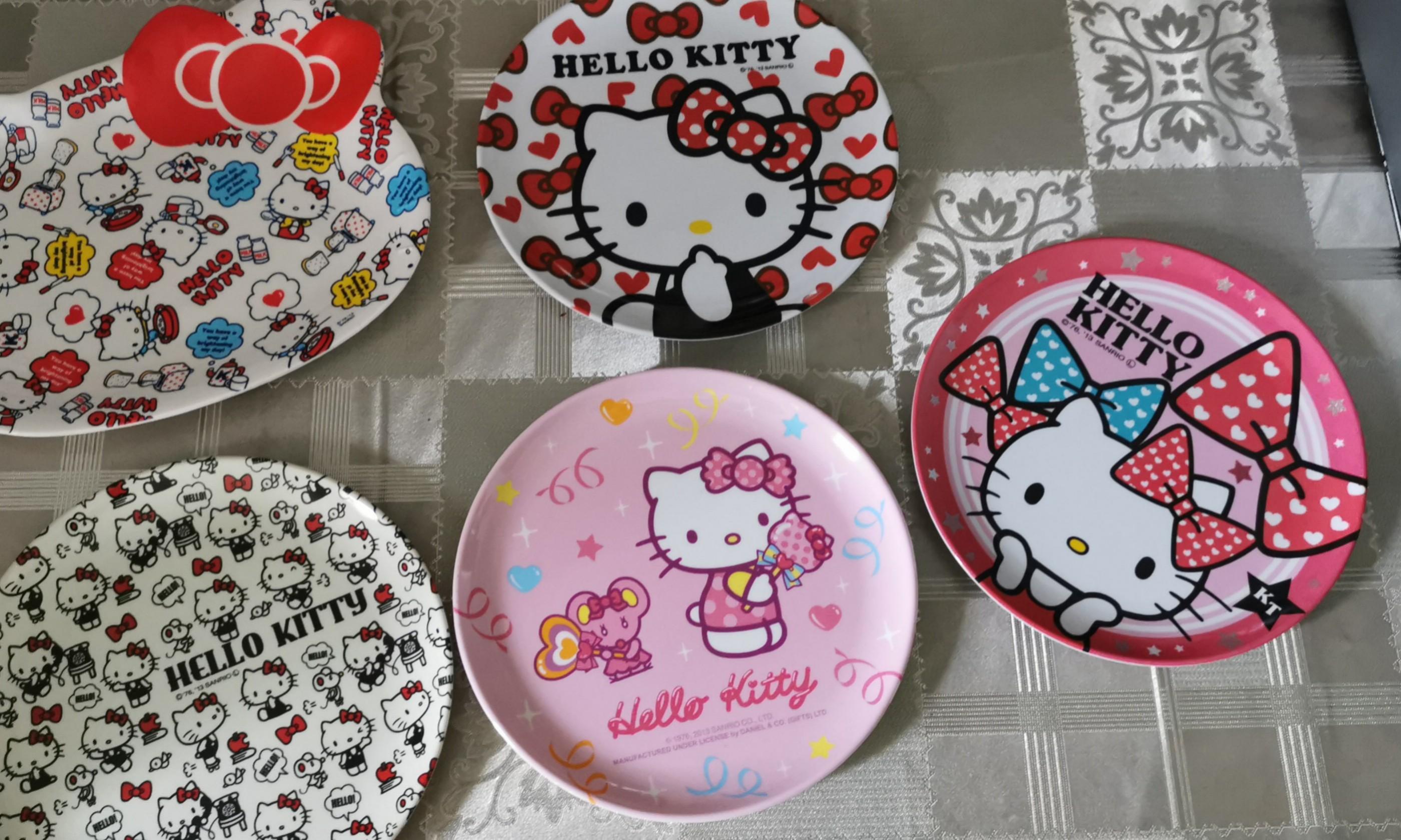 Hello Kitty Design Plates, Furniture & Home Living, Kitchenware ...