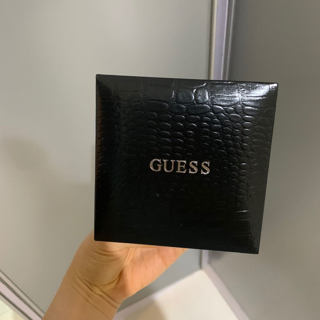 GUESS Box Watch, Barang Mewah, Jam Tangan di Carousell