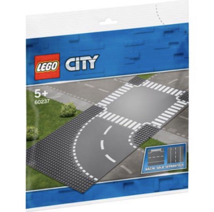 LEGO 60237 - Curve and Crossroad 2 x Base Plates, 興趣及遊戲, 旅行, 旅遊 - 旅行必需品 ...
