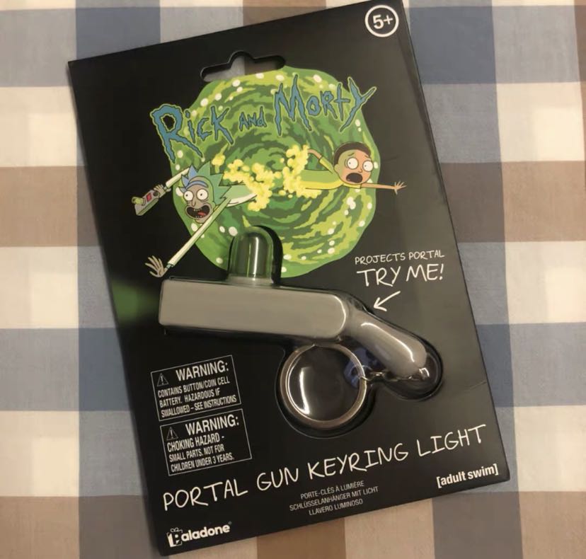 Rick and morty 傳送槍 portal gun key ring, 玩具 & 遊戲類, 玩具 - Carousell