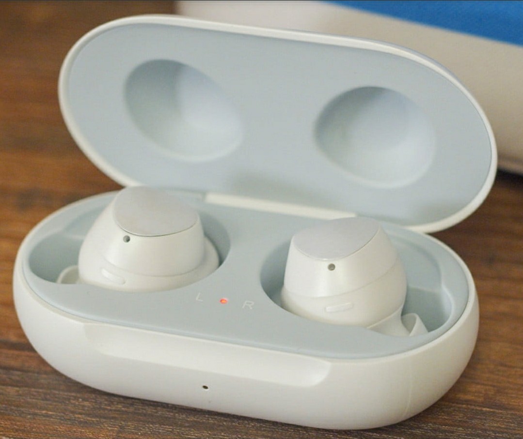 Samsung Galaxy Buds original, Audio, Earphones on Carousell