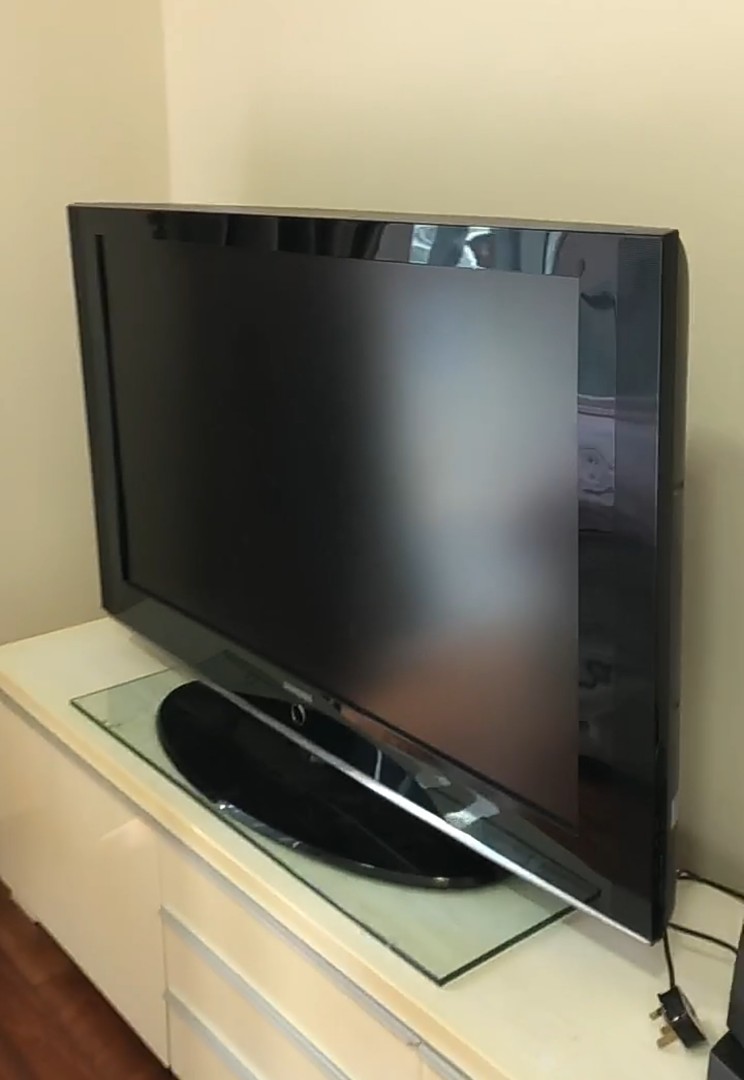 Samsung 46" LCD TV, TV & Home Appliances, TV & Entertainment, TV on ...