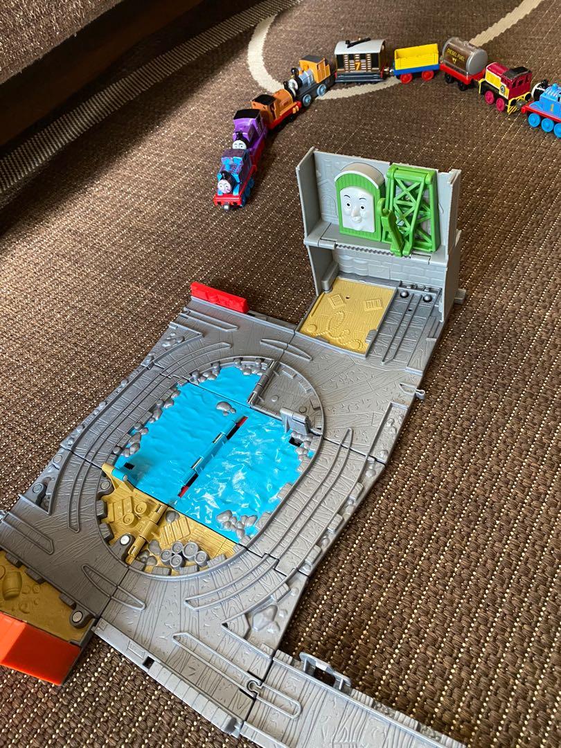 Thomas the Train Shark Exhibit playset (Fisher Price original sets ...