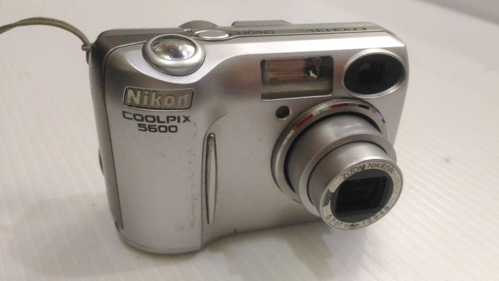 Nikon CoolPix 5600 數位相機 附視窗 Nikon 5600 數位相機 使用3號充電電池 不附電池, 相機攝影, 相機在旋轉拍賣