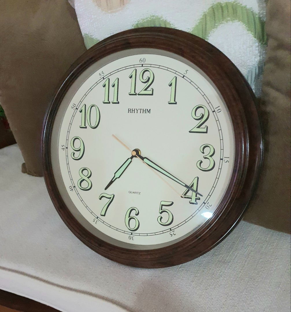 Rhythm Wall Clock 35cm diameter, Free Items on Carousell