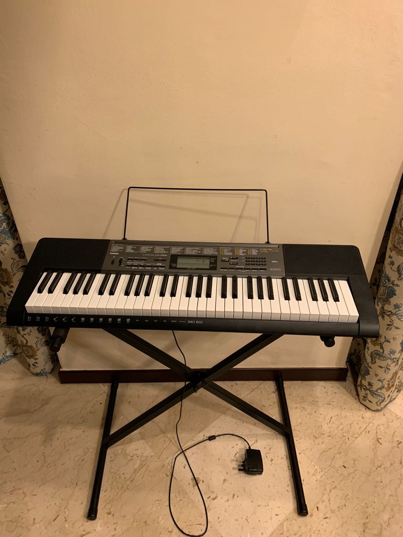Casio keyboard LK-265, Hobbies & Toys, Music & Media, Musical Instruments on Carousell