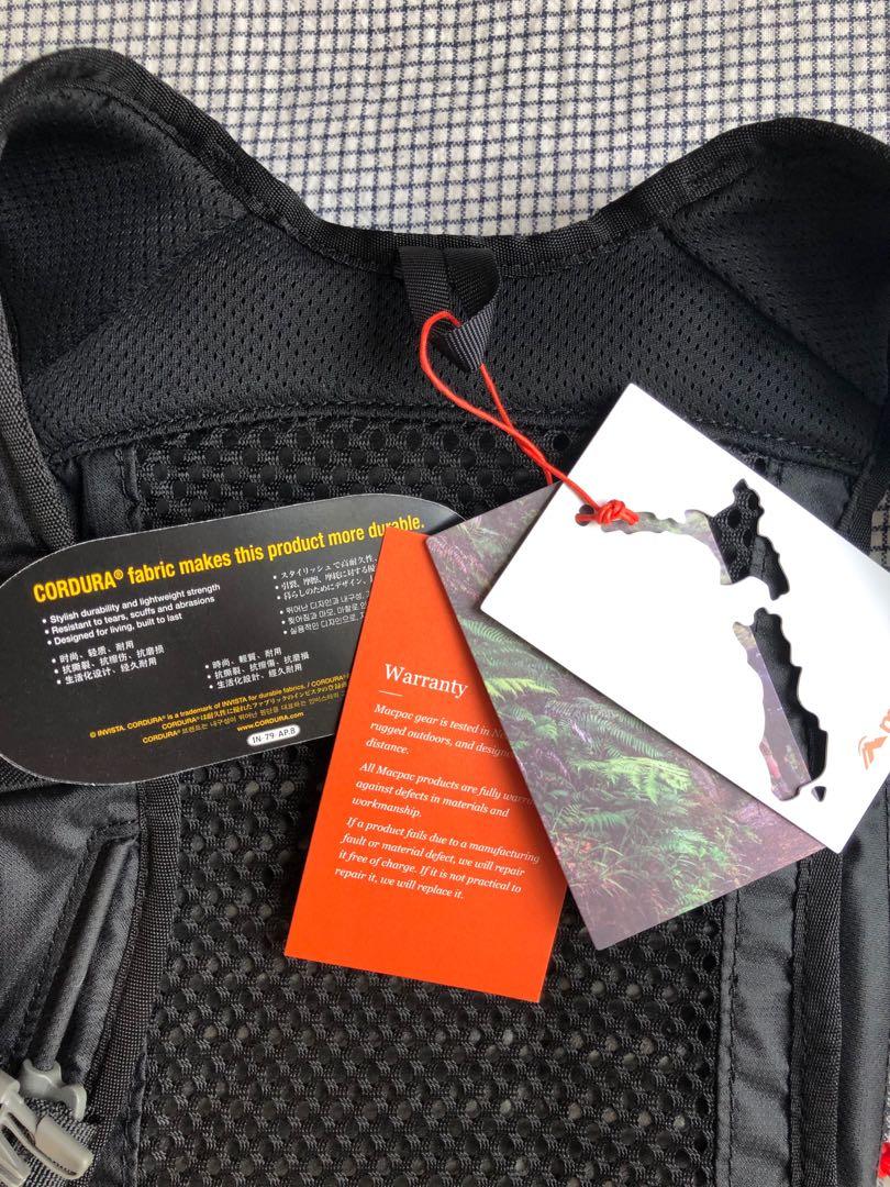 Macpac Amp 12 Hour 7L Running Pack - Black, 運動產品, 其他運動配件 - Carousell