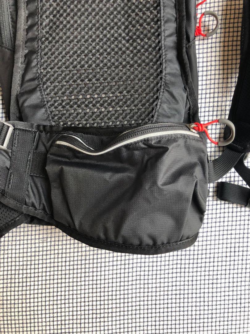 Macpac Amp 12 Hour 7L Running Pack - Black, 運動產品, 其他運動配件 - Carousell
