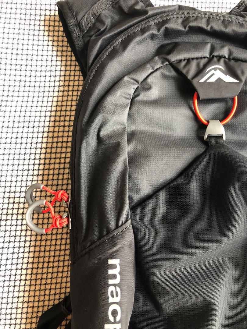 Macpac Amp 12 Hour 7L Running Pack - Black, 運動產品, 其他運動配件 - Carousell