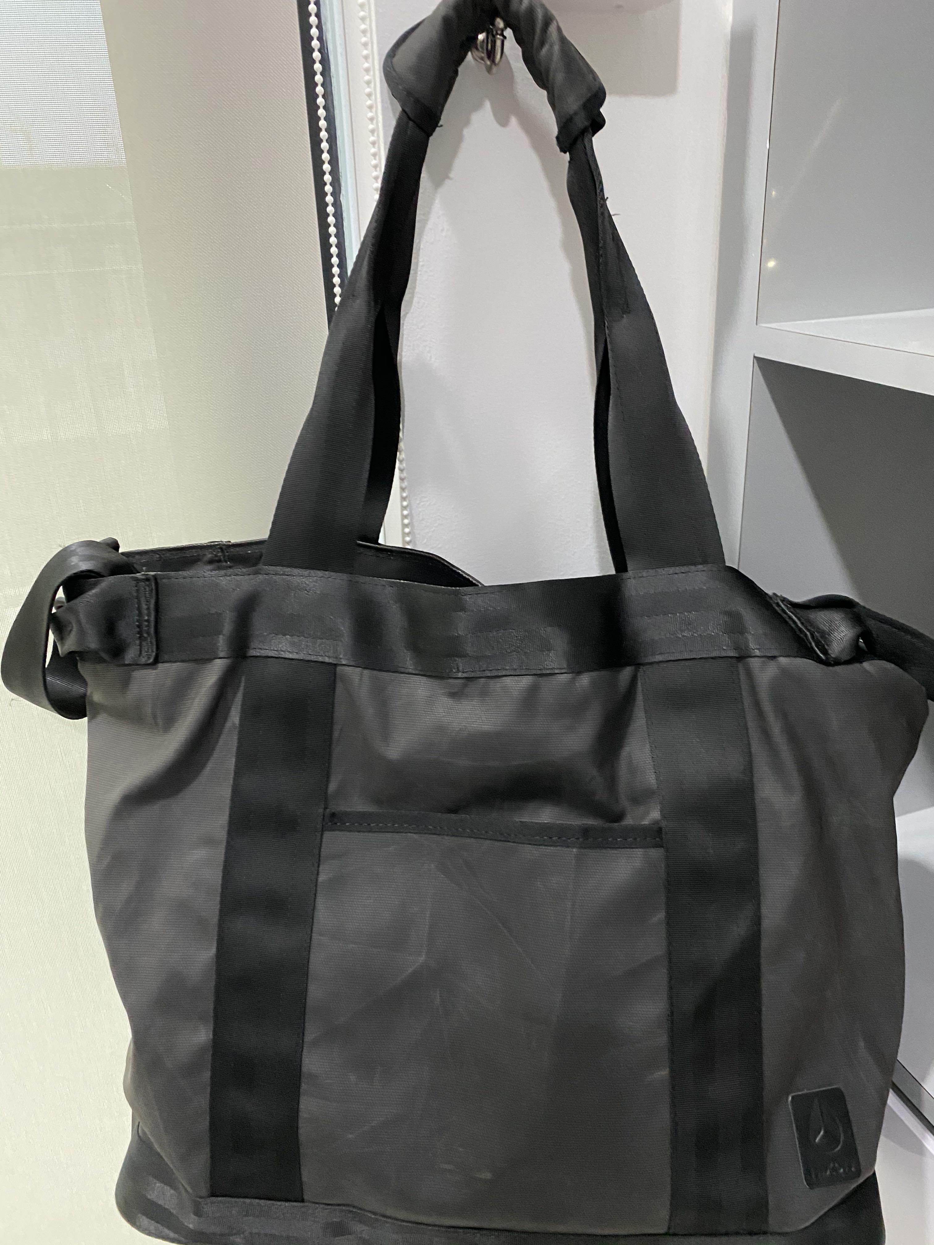 Rugged looking Nixon Men’s (Giant) Tote bag with sling (detachable ...