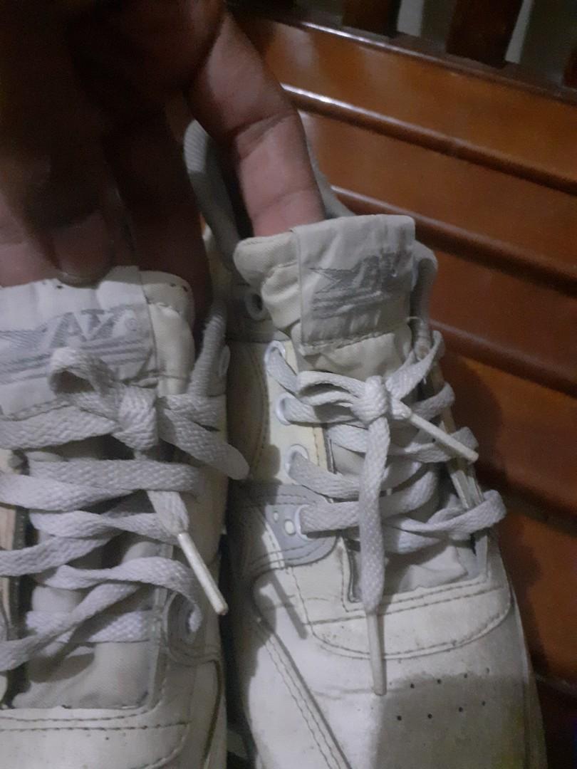 Sepatu jadul, Fesyen Pria, Sepatu , Sneakers di Carousell