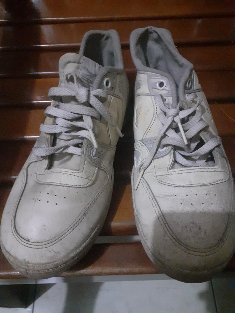 Sepatu jadul, Fesyen Pria, Sepatu , Sneakers di Carousell