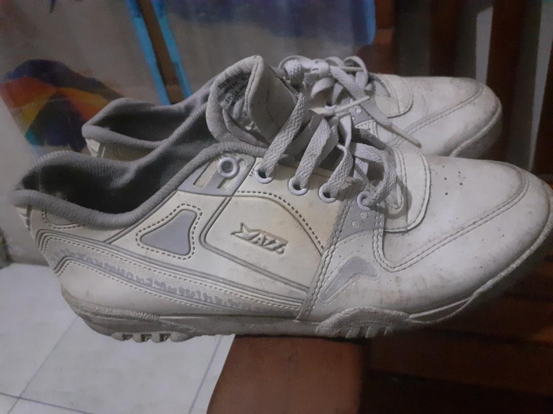 Sepatu jadul, Fesyen Pria, Sepatu , Sneakers di Carousell