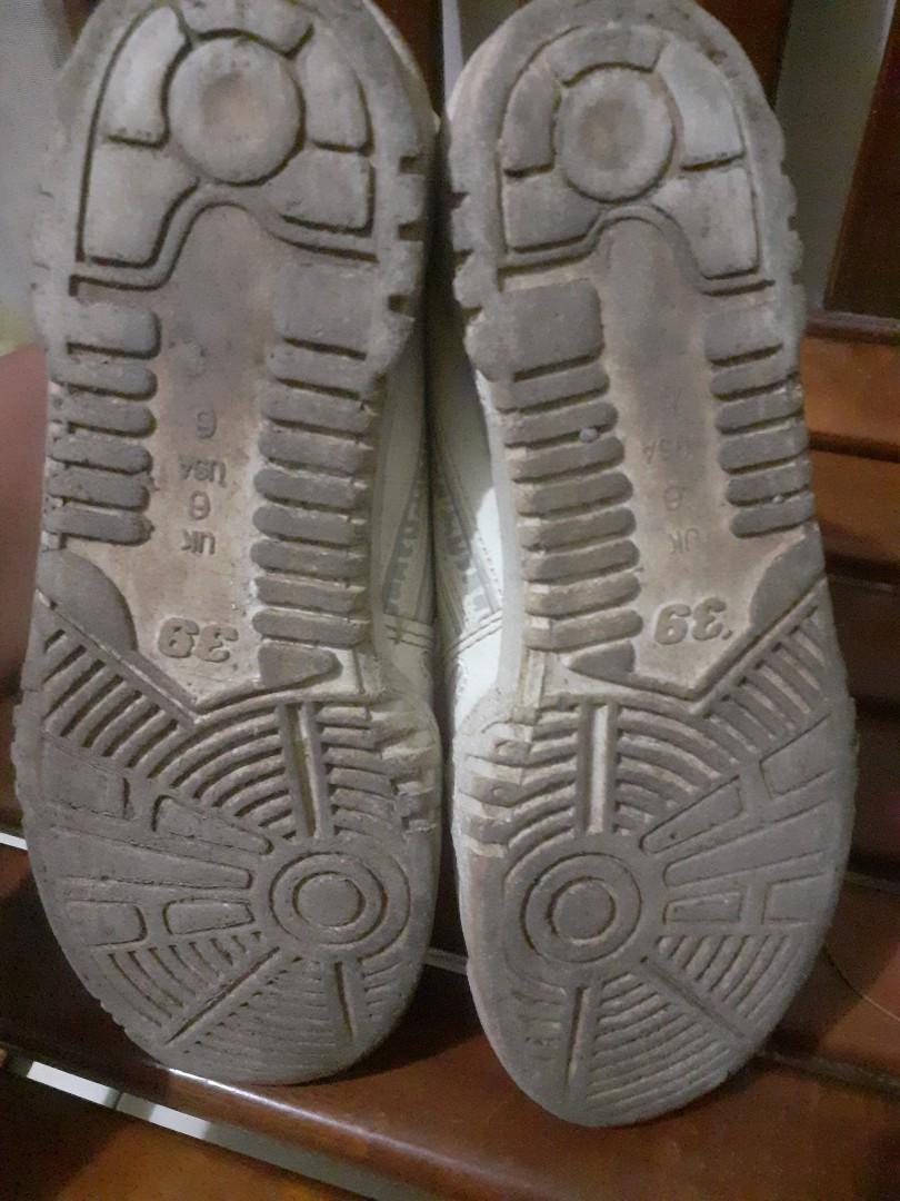 Sepatu jadul, Fesyen Pria, Sepatu , Sneakers di Carousell