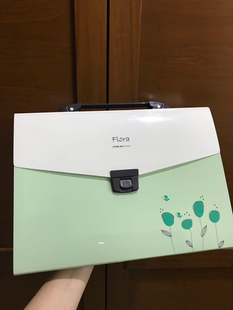 A4 Map Folder, Buku & Alat Tulis, Alat Tulis di Carousell