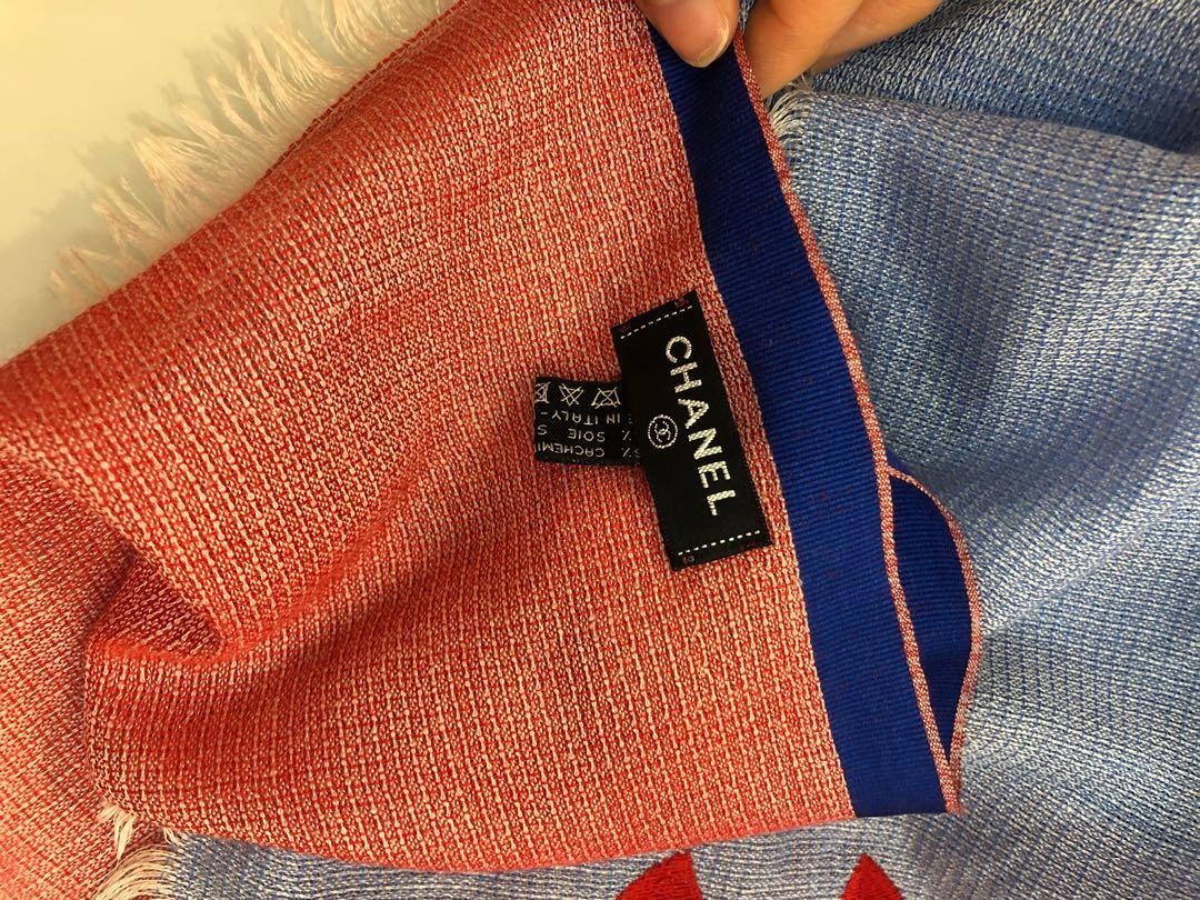 Chanel 頸巾, 女裝, 手錶及配件, 絲巾 - Carousell