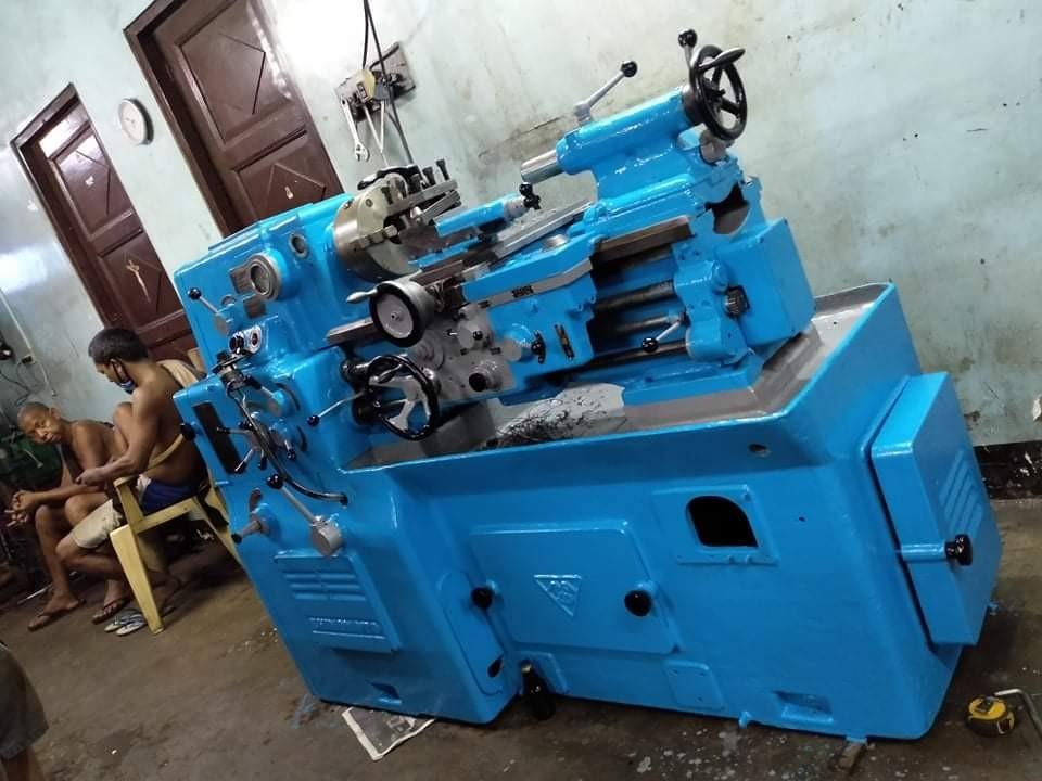 Lathe machine, Commercial & Industrial, Industrial Equipment on Carousell