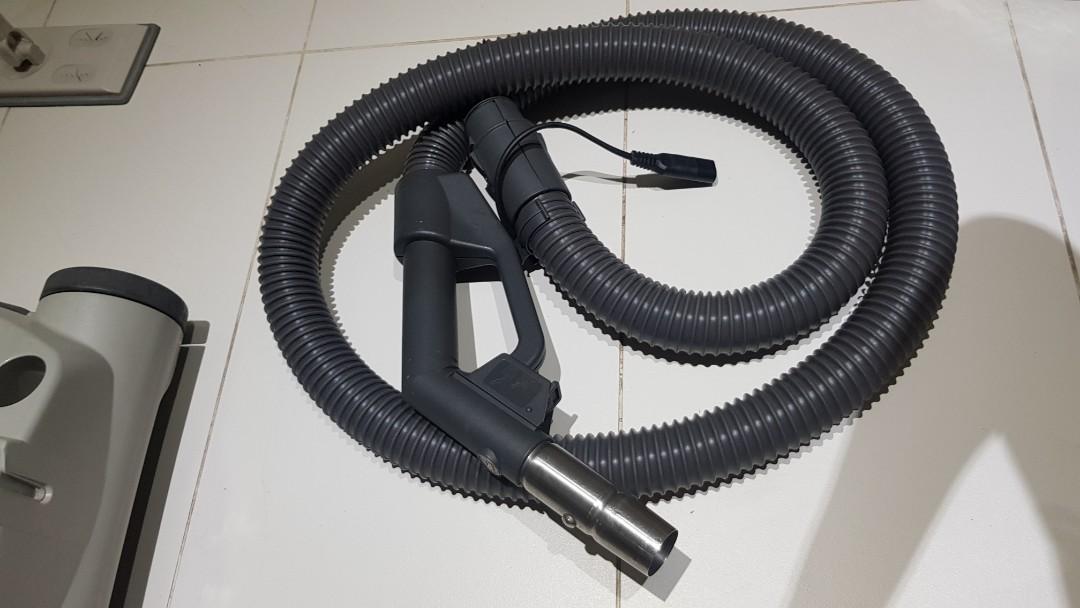 Hardly used DELPHIN L-Lamella ProAir Vacuum Cleaner, TV & Home ...