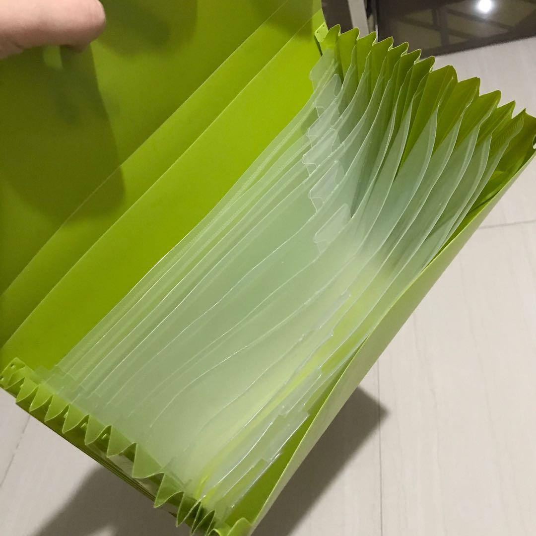 Map file buku kertas, Buku & Alat Tulis, Buku di Carousell