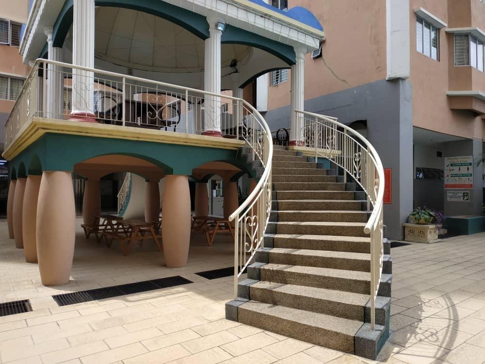 RHYTHM AVENUE Condo USJ 19 mall walking distance to Wawasan LRT Station ...